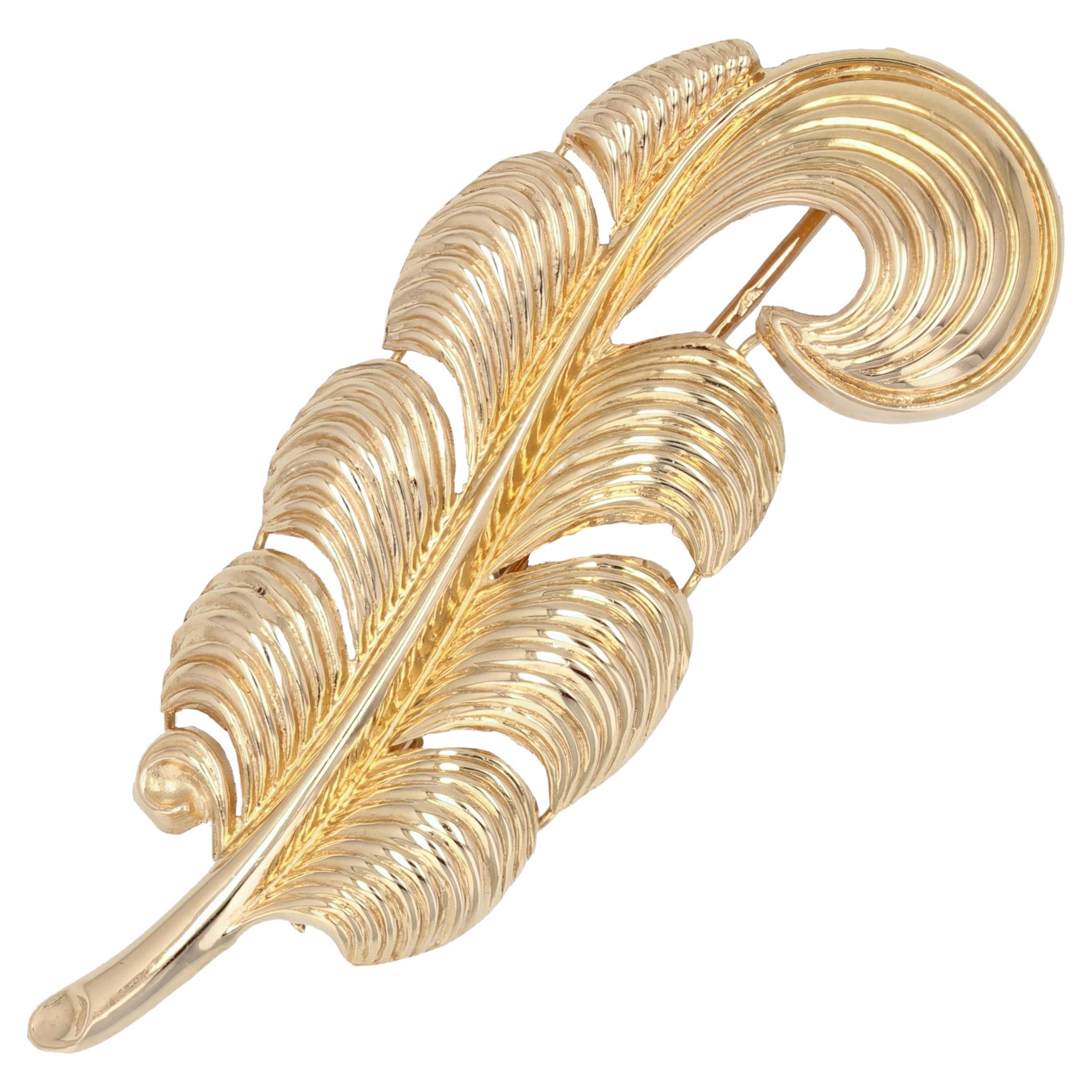 French 1960s Emerald 18 Karat Yellow Gold Feather Brooch at 1stDibs