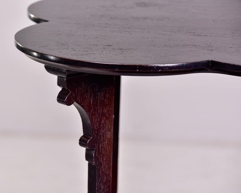 French Art Deco Black Scalloped Quatrefoil Side Table For Sale at 1stDibs