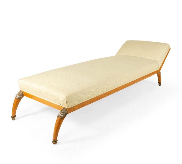 French Art Deco Maple Recamier For Sale at 1stDibs