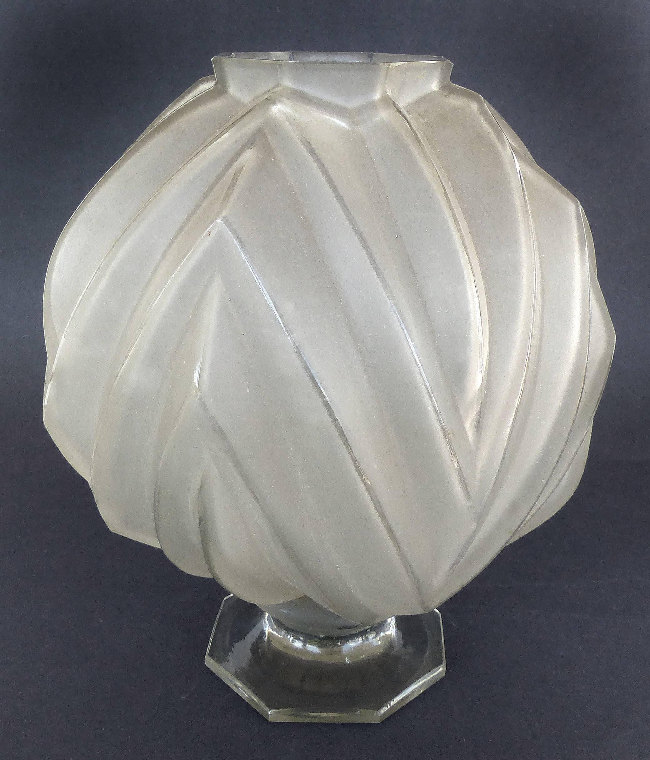 French Art Deco Sabino Glass Vase For Sale at 1stDibs | sabino vase ...
