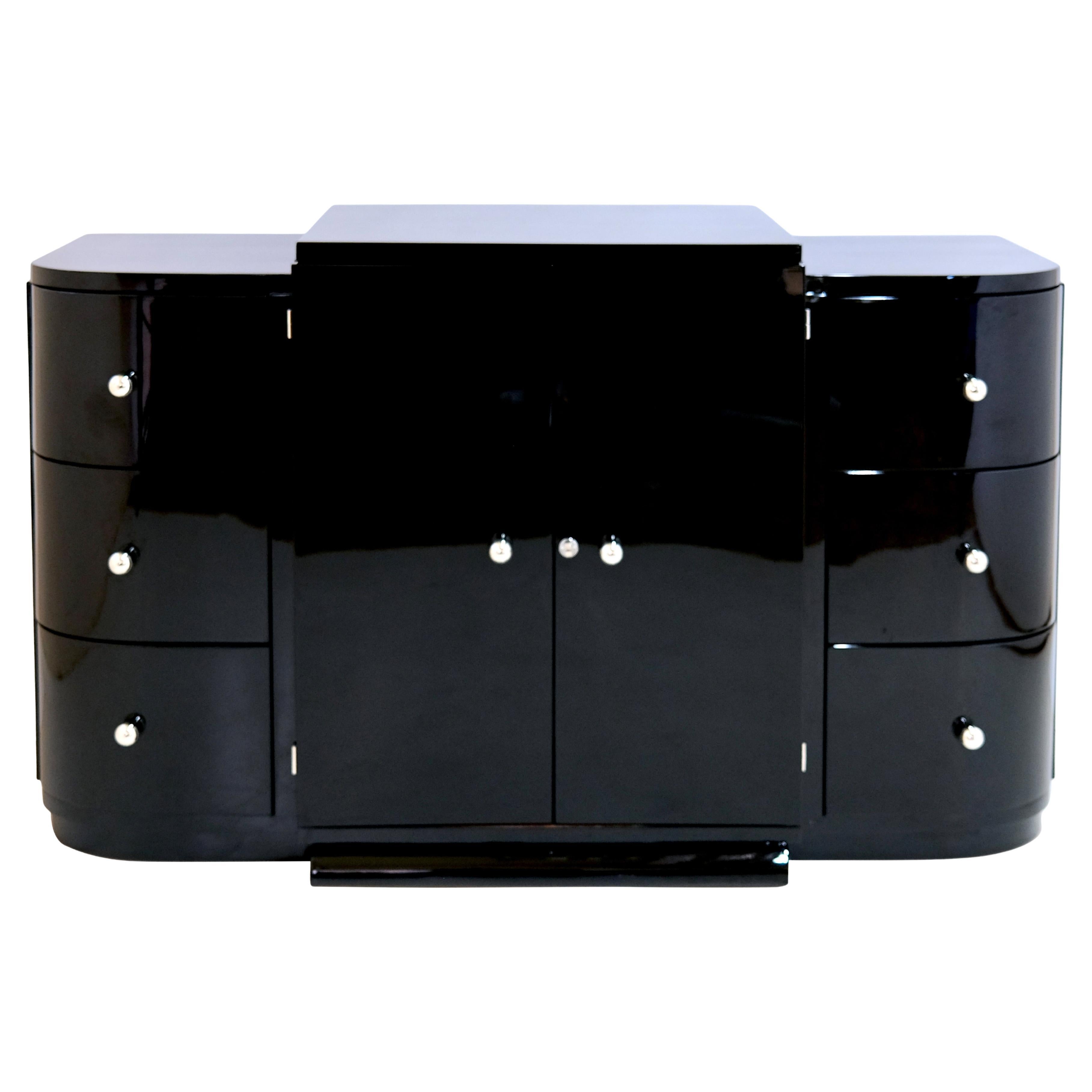 Buffet Art Déco en bois brillant avec portes recouvertes de parchemin ...