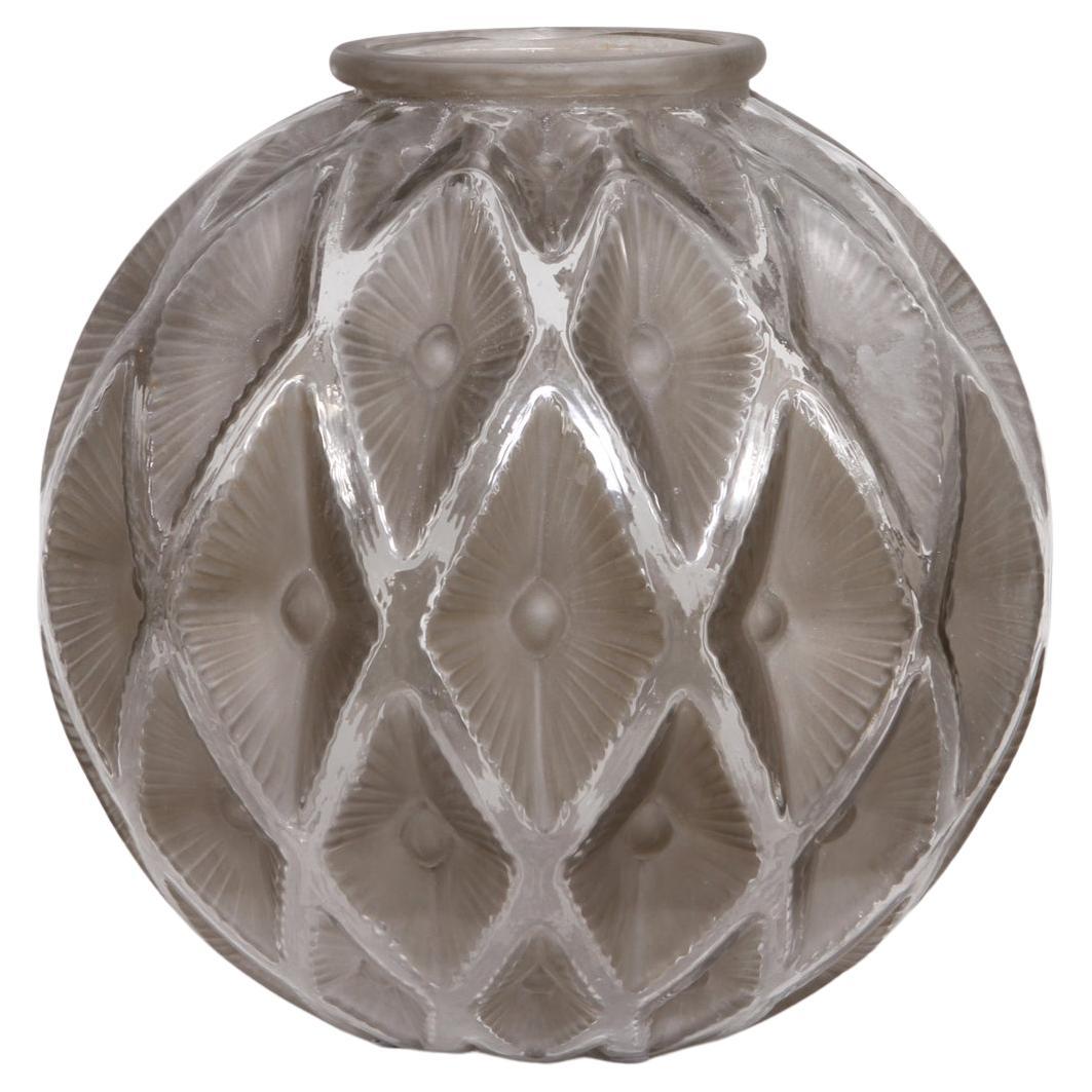 French Art Deco Clear Glass Vase "Caravelle" Pintray by René Lalique at ...
