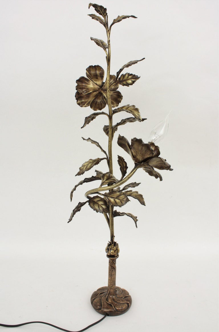 French Art Nouveau Floral Foliage Table Lamp in Bronze For Sale at 1stDibs