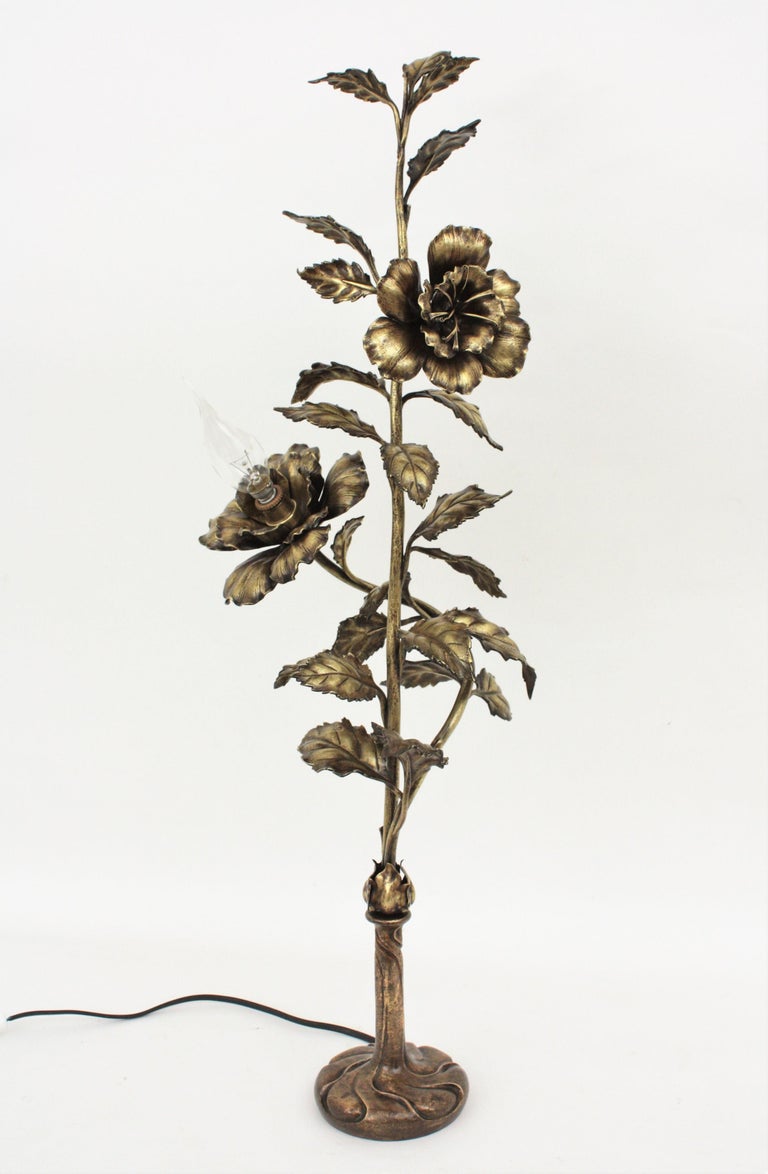 French Art Nouveau Floral Foliage Table Lamp in Bronze For Sale at 1stDibs