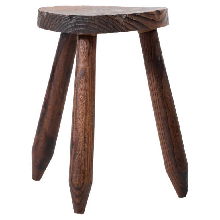 Tabouret tripode brutaliste français En vente sur 1stDibs