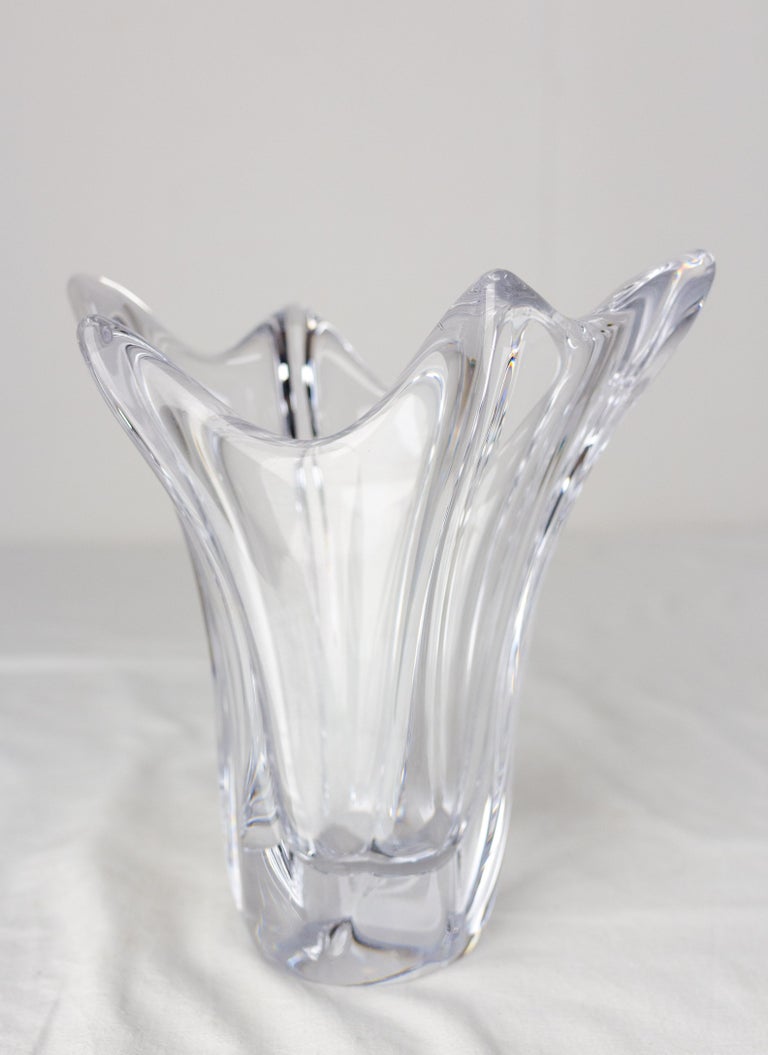 French Crystal Vase Daume Manufactures Mid-Century For Sale at 1stDibs