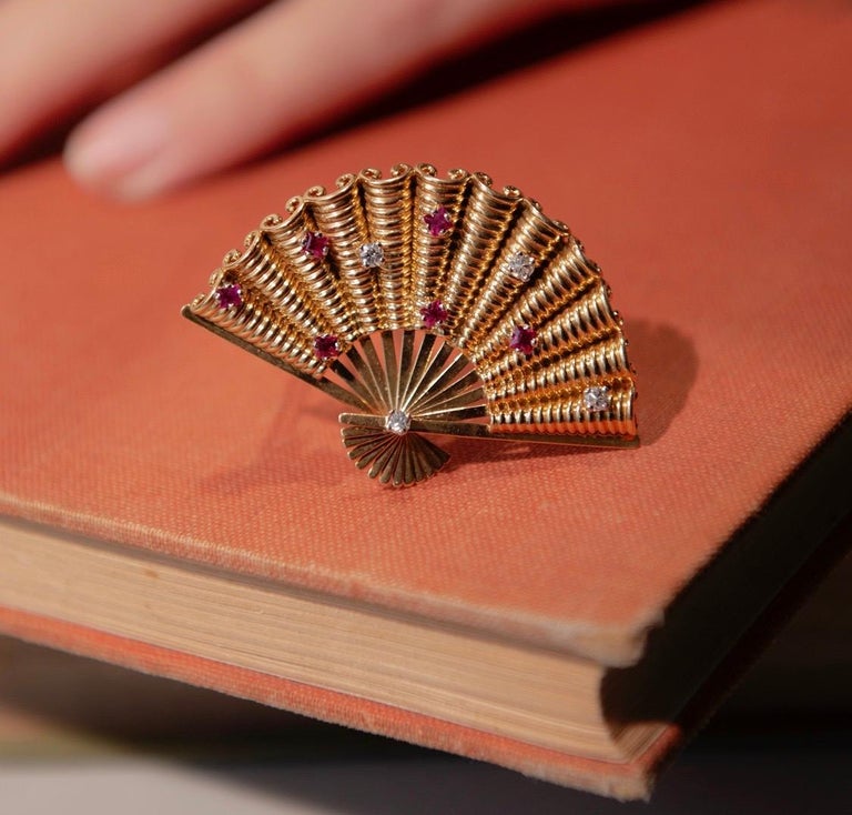 French Diamond Ruby and Gold Fan Brooch For Sale at 1stDibs