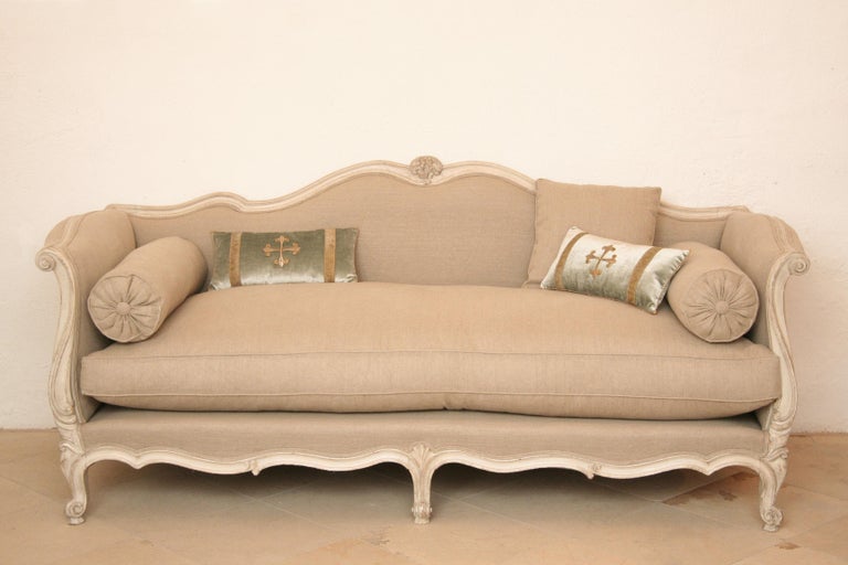 French Early 19th Century XV Canape / Settee Creme-White Painting, Linen Fabric For Sale at 1stDibs
