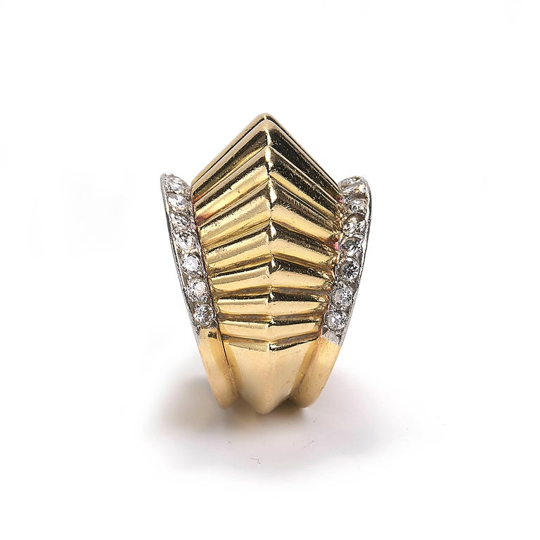French Fluted Gold and Diamond Ring, Circa 1940 For Sale at 1stDibs