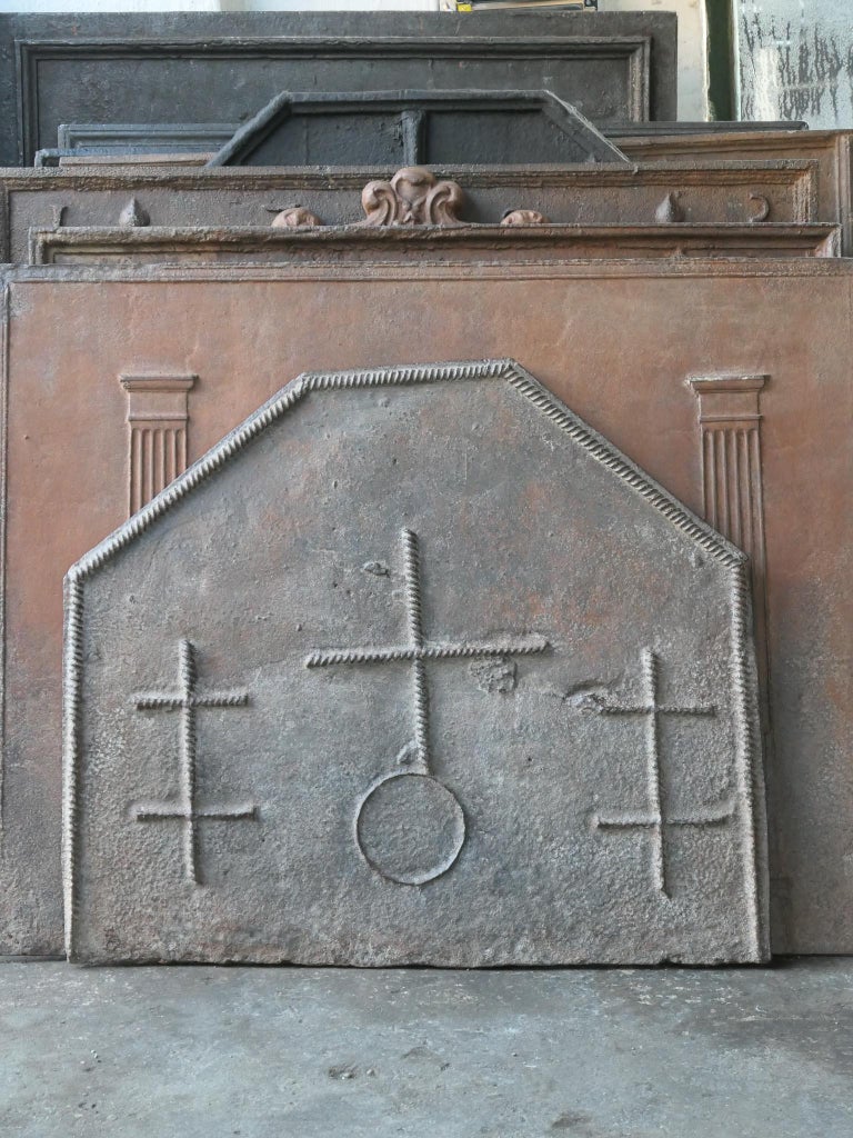 French Gothic Arms Fireback, 15th-16th Century For Sale at 1stDibs