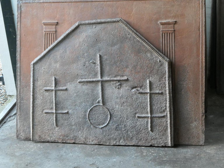 French Gothic Arms Fireback, 15th-16th Century For Sale at 1stDibs