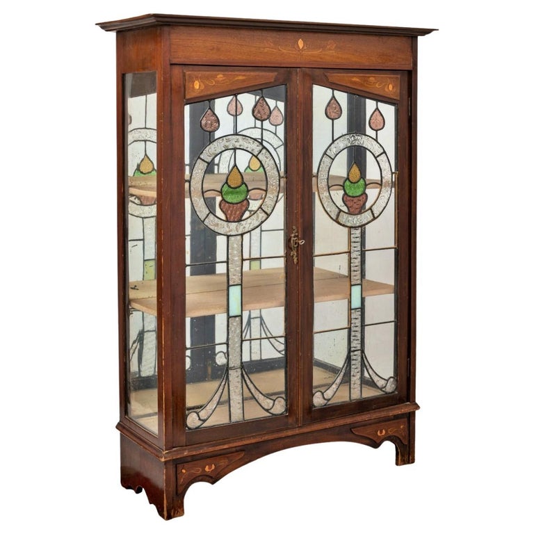 French Liberty Showcase Early 20th Century - En vente sur 1stDibs