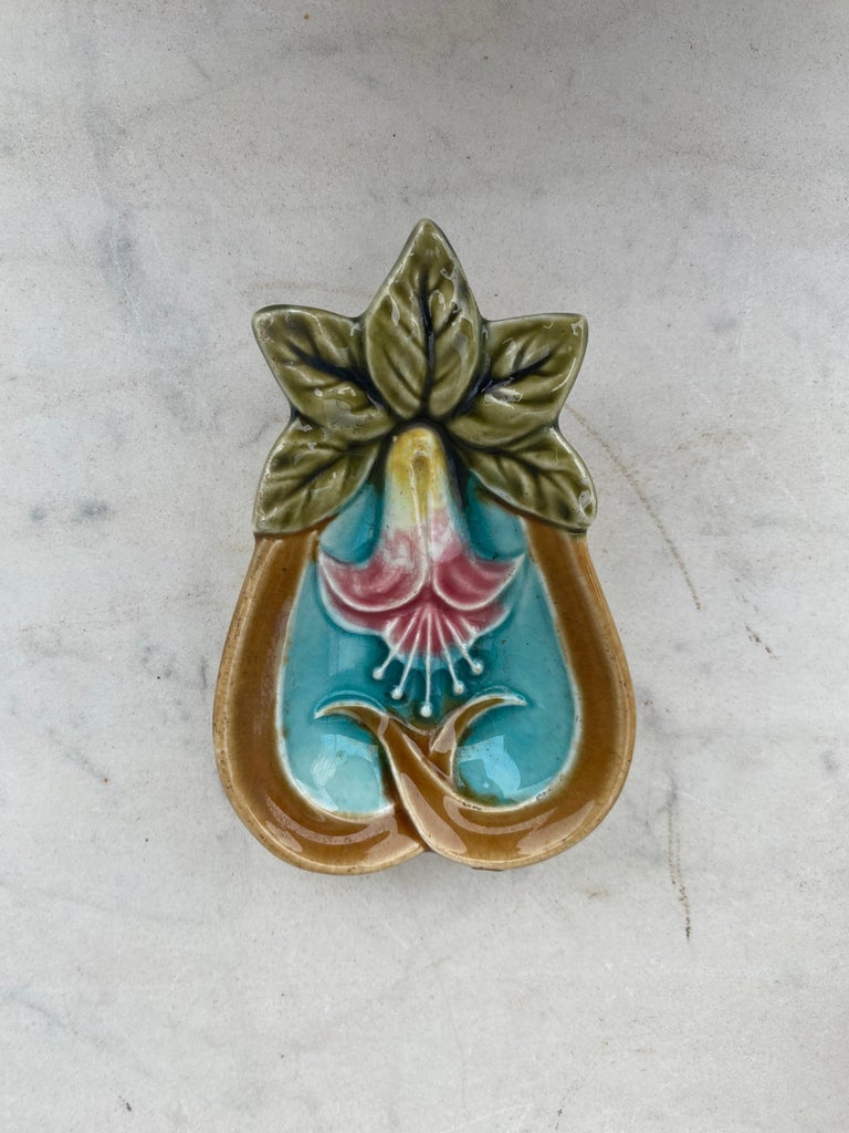 French Majolica Flower Butter Pat, circa 1880 For Sale at 1stDibs