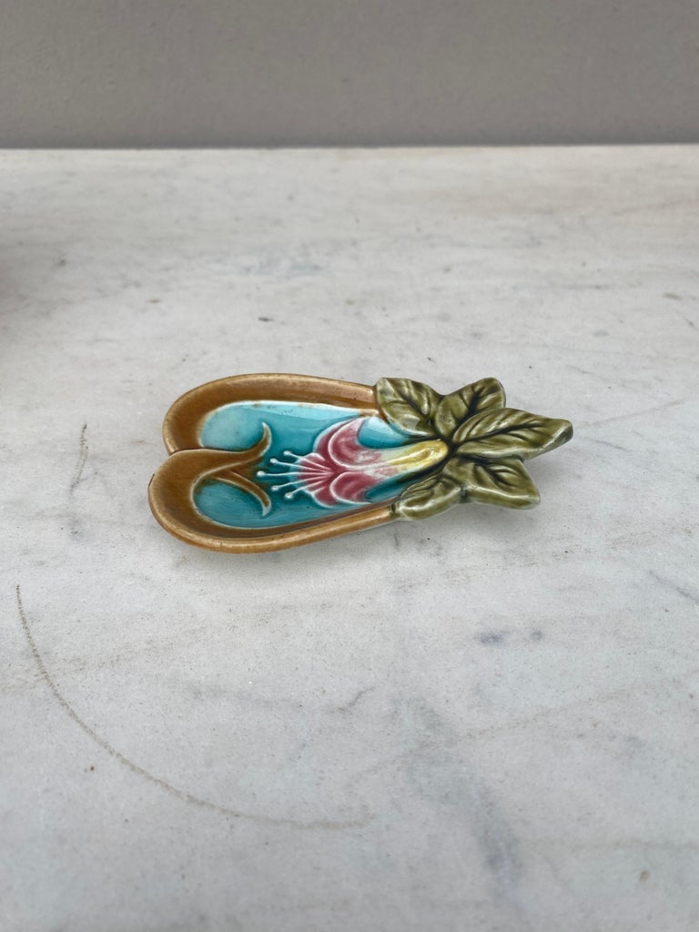 French Majolica Flower Butter Pat, circa 1880 For Sale at 1stDibs