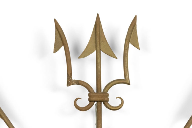 French Midcentury Nautical Brass Shell Wall Sconce For Sale at 1stDibs