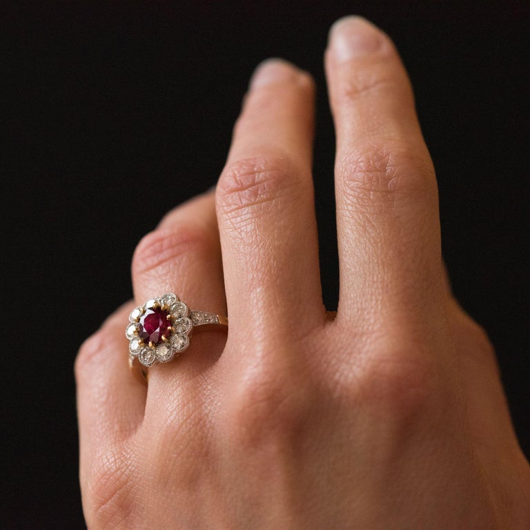 French Modern 2, 04 Carat Ruby Diamonds 18 Karat Yellow Gold Daisy Cluster Ring For Sale at 1stDibs