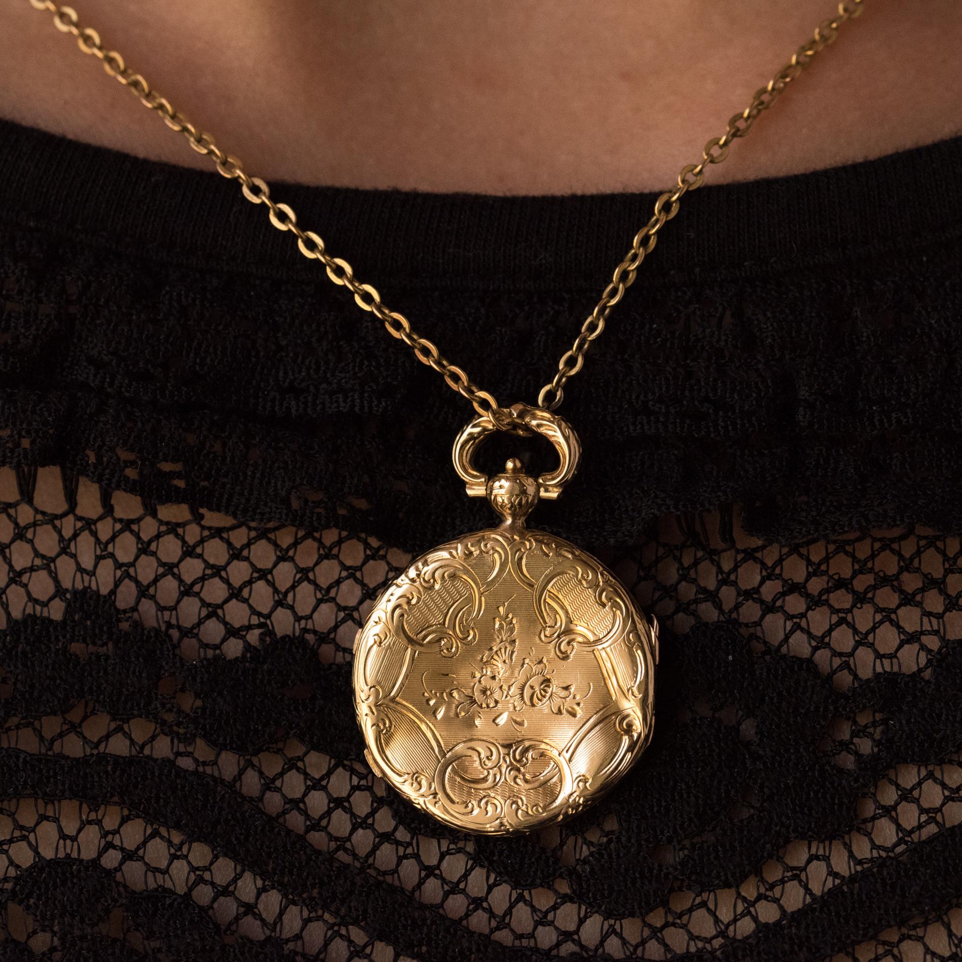 French Napoleon III Chiseled 18 Karat Yellow Gold Locket Pendant at 1stDibs
