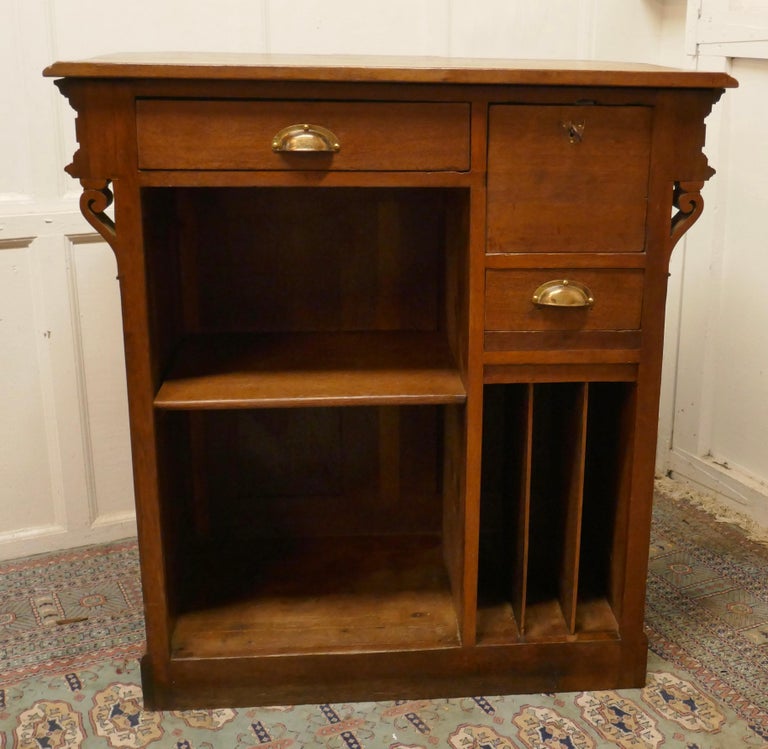 French Oak Hotel Restaurant Reception Hostess Greeting Station, Greeter ...