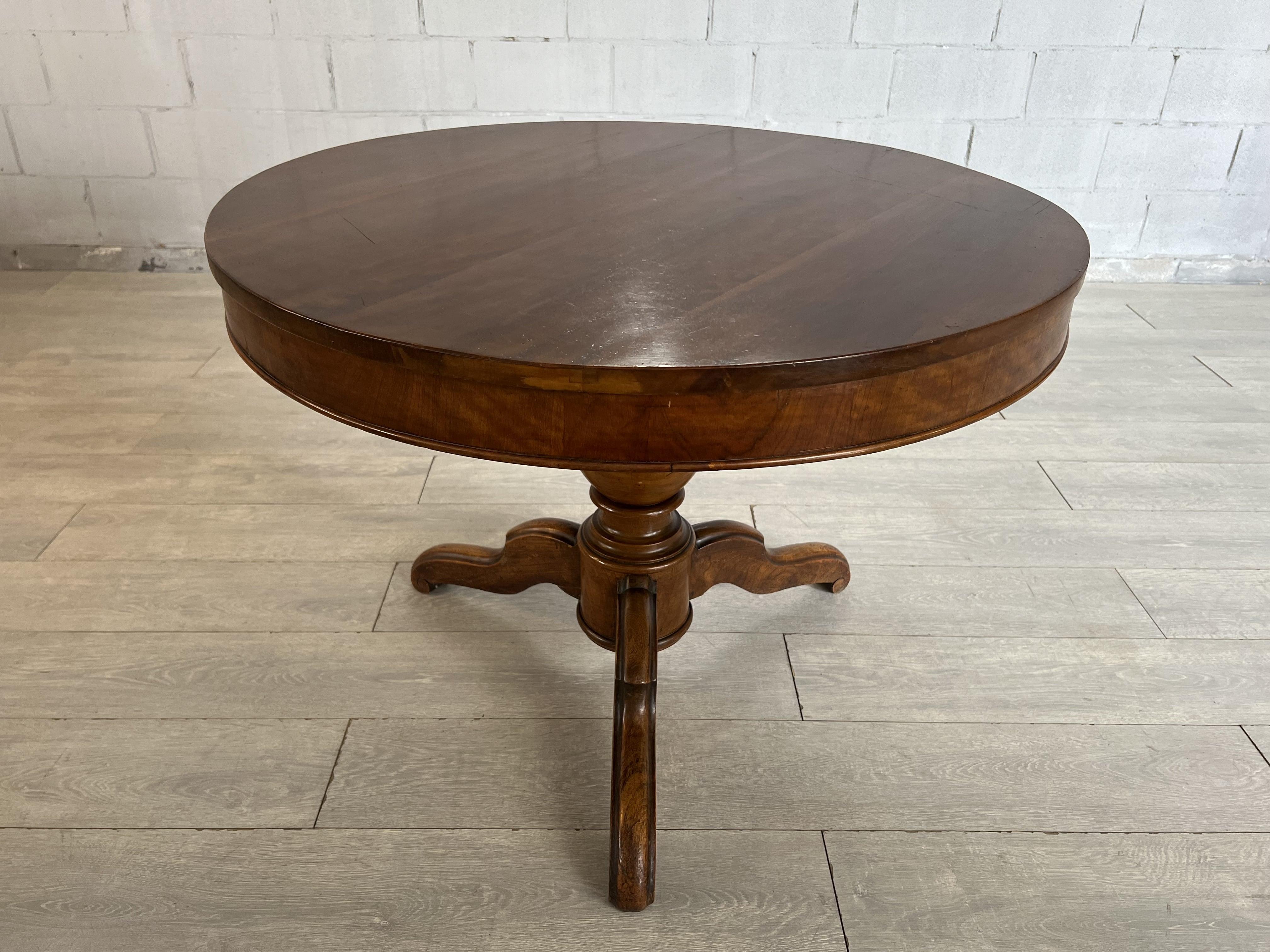 French Oak Round Tilt Top Breakfast or Dining Table For Sale at 1stDibs
