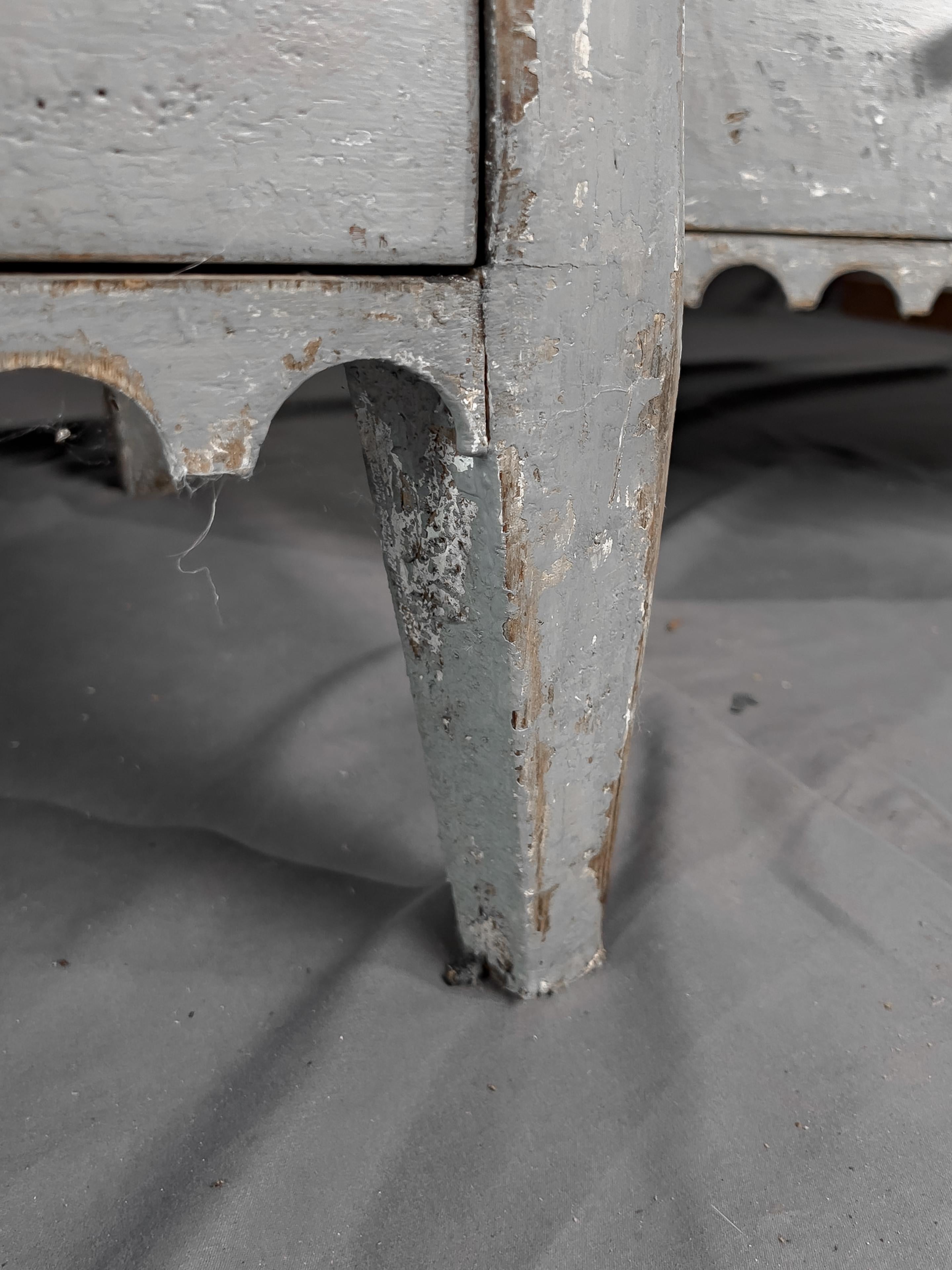 French Painted Antique Chest of Drawers with Scalloped Apron 2 ...