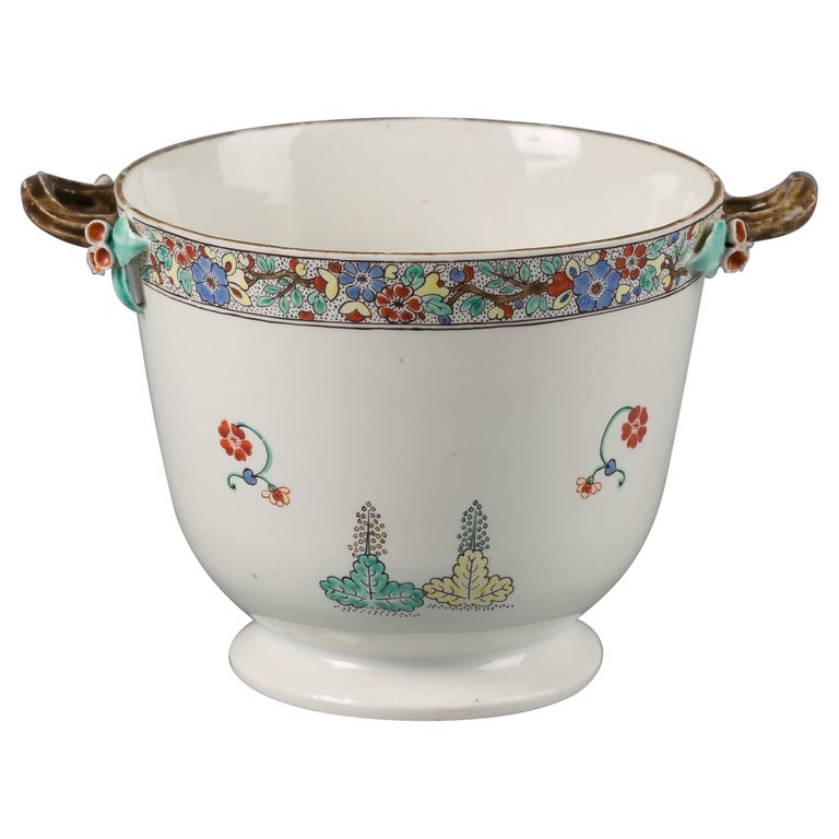 French Porcelain Kakiemon Cachepot, Chantilly, circa 1740 For Sale at ...