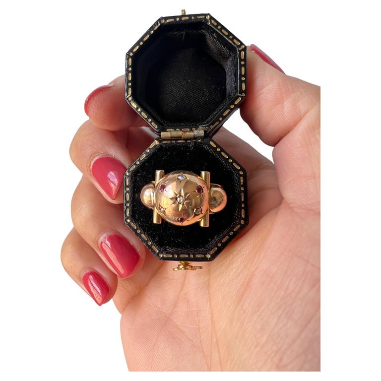 French Retro Vintage 18k Gold Bombe Star Diamond Ruby Ring For Sale at ...
