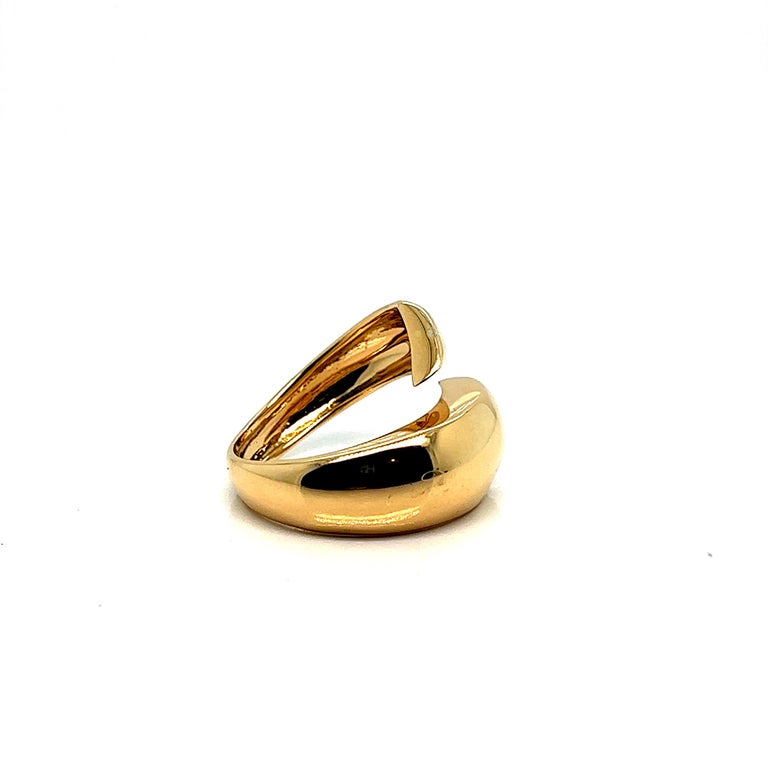 French Ring Embracing "You and Me" Yellow Gold For Sale at 1stDibs