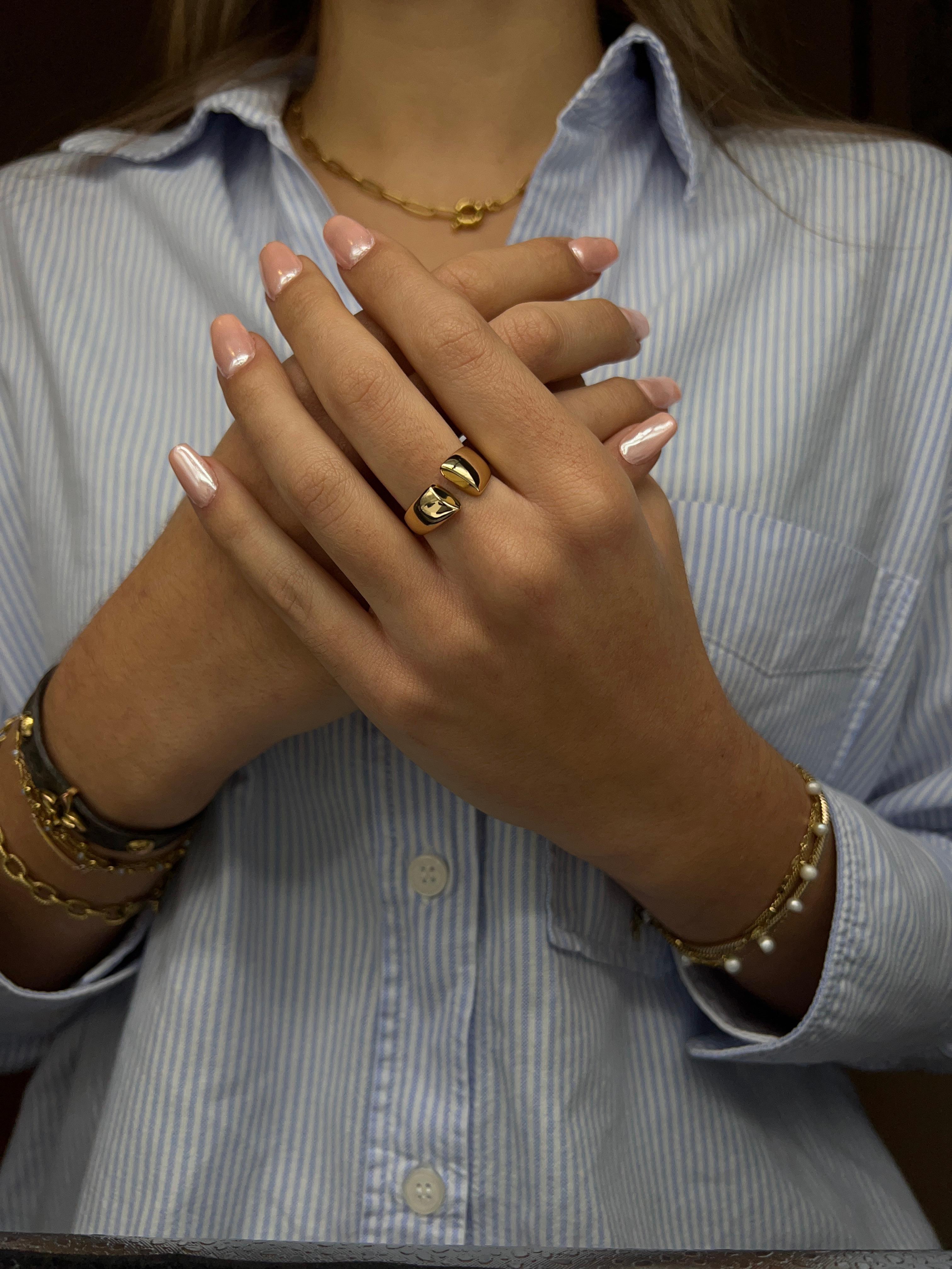 French Ring Middle Opening Yellow Gold For Sale at 1stDibs