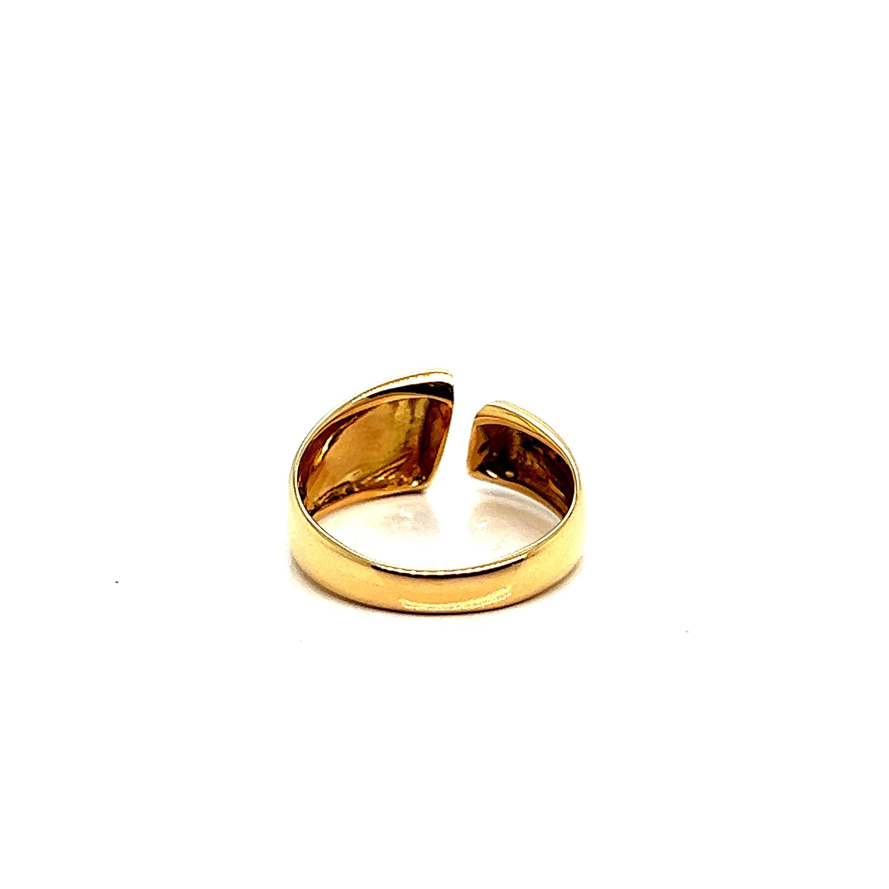 French Ring Middle Opening Yellow Gold For Sale at 1stDibs
