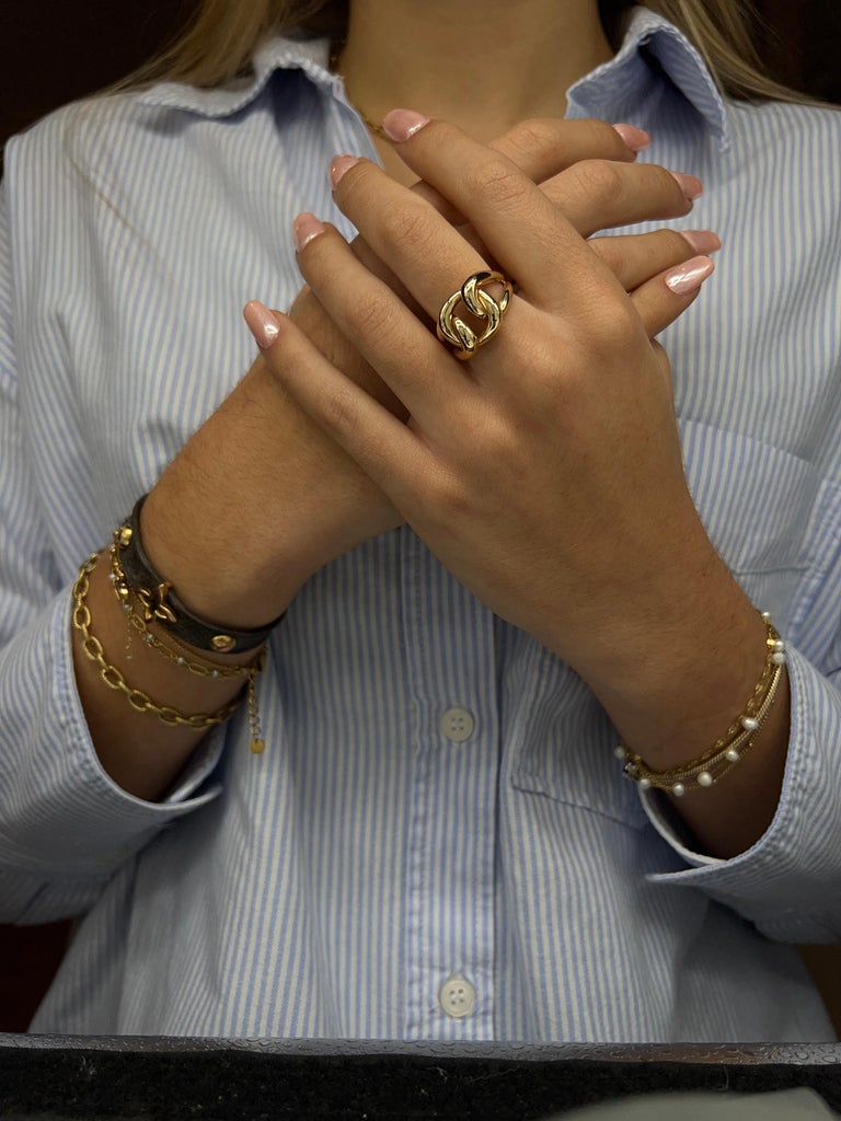 Großer französischer Ring aus Gelbgold mit Gliedern im Angebot bei 1stDibs