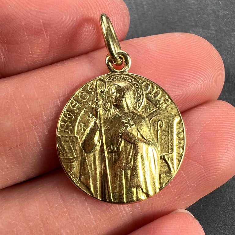 French Saint Oda 18K Yellow Gold Charm Pendant For Sale at 1stDibs