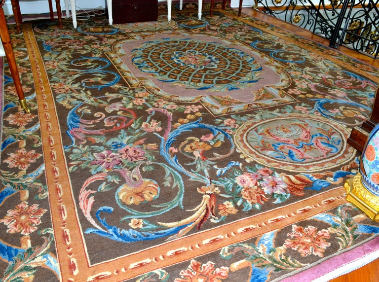 French Savonnerie Style Wool Carpet For Sale at 1stDibs