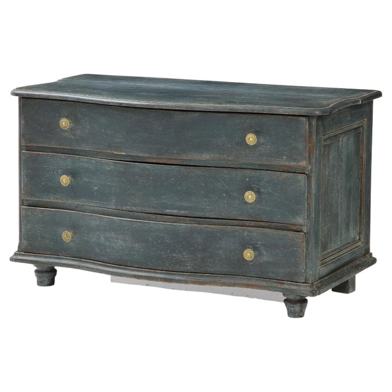 French Serpentine Commode Late 19th Century at 1stDibs