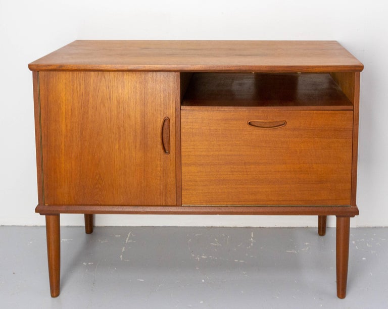 Meuble d'appoint ou meuble hi-fi danois, Teck, typique des années 1950 ...