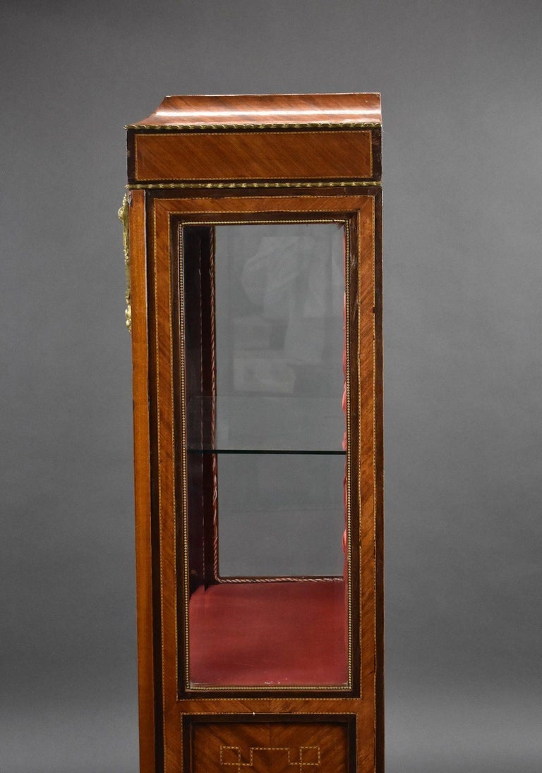 French Style Display Cabinet For Sale at 1stDibs