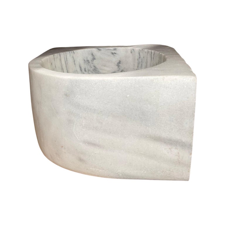 French White Marble Corner Sink For Sale at 1stDibs