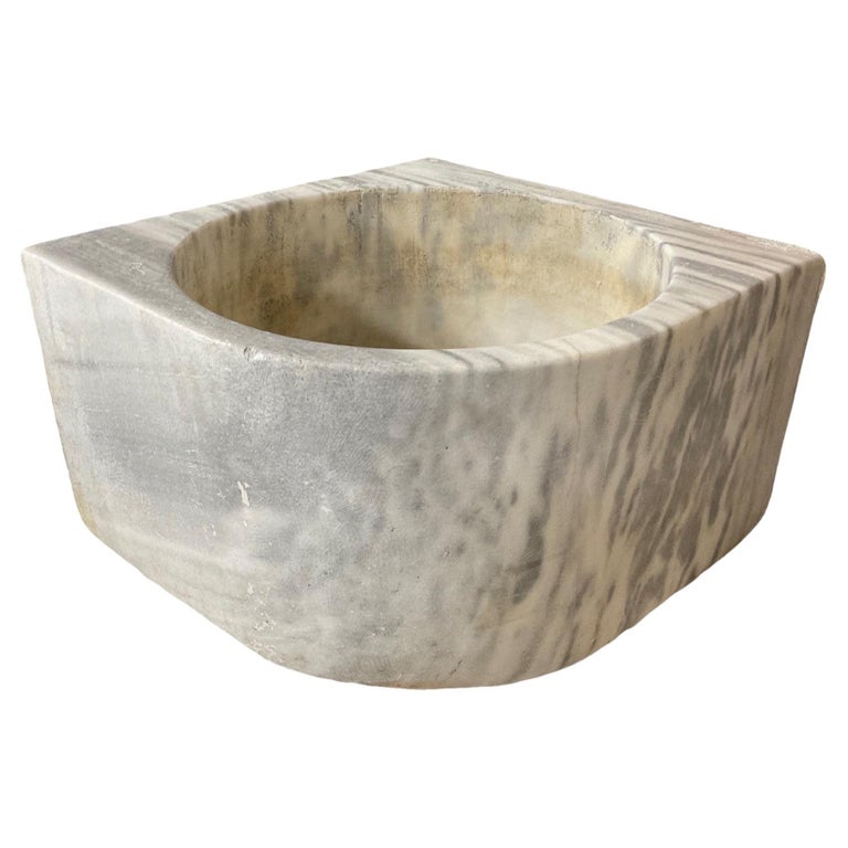 French White Marble Corner Sink For Sale at 1stDibs