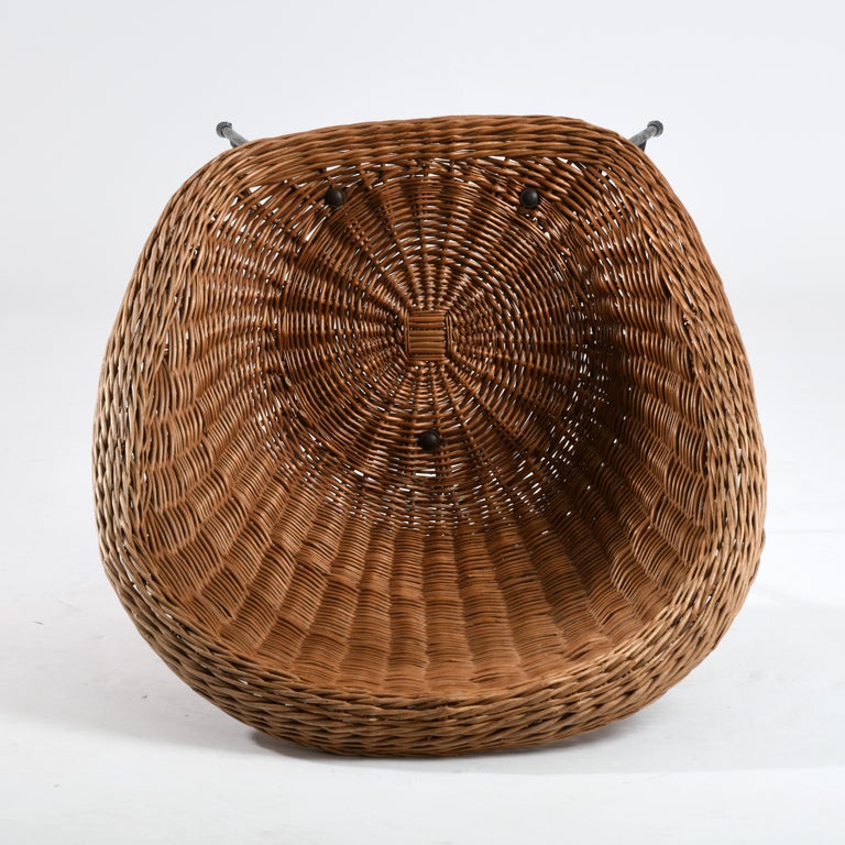 French Wicker Basket Chair from the 1950s-1960s For Sale at 1stDibs