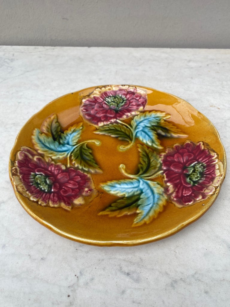French Yellow Majolica Red Flowers Plate, circa 1890 For Sale at 1stDibs