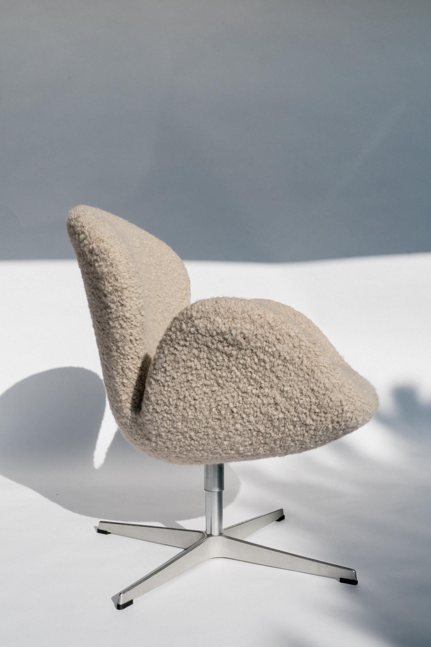 Fritz Hansen - Arne Jacobsen Swan Chair - Holly Hunt Alpaca Upholstery ...
