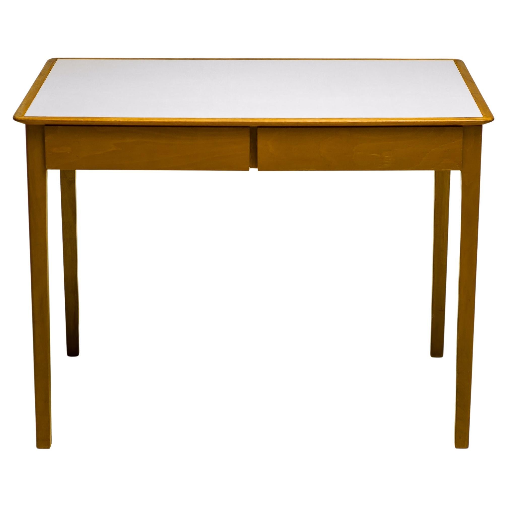 Fritz Hansen Writing Table For Sale at 1stDibs | larawan ng lamesa