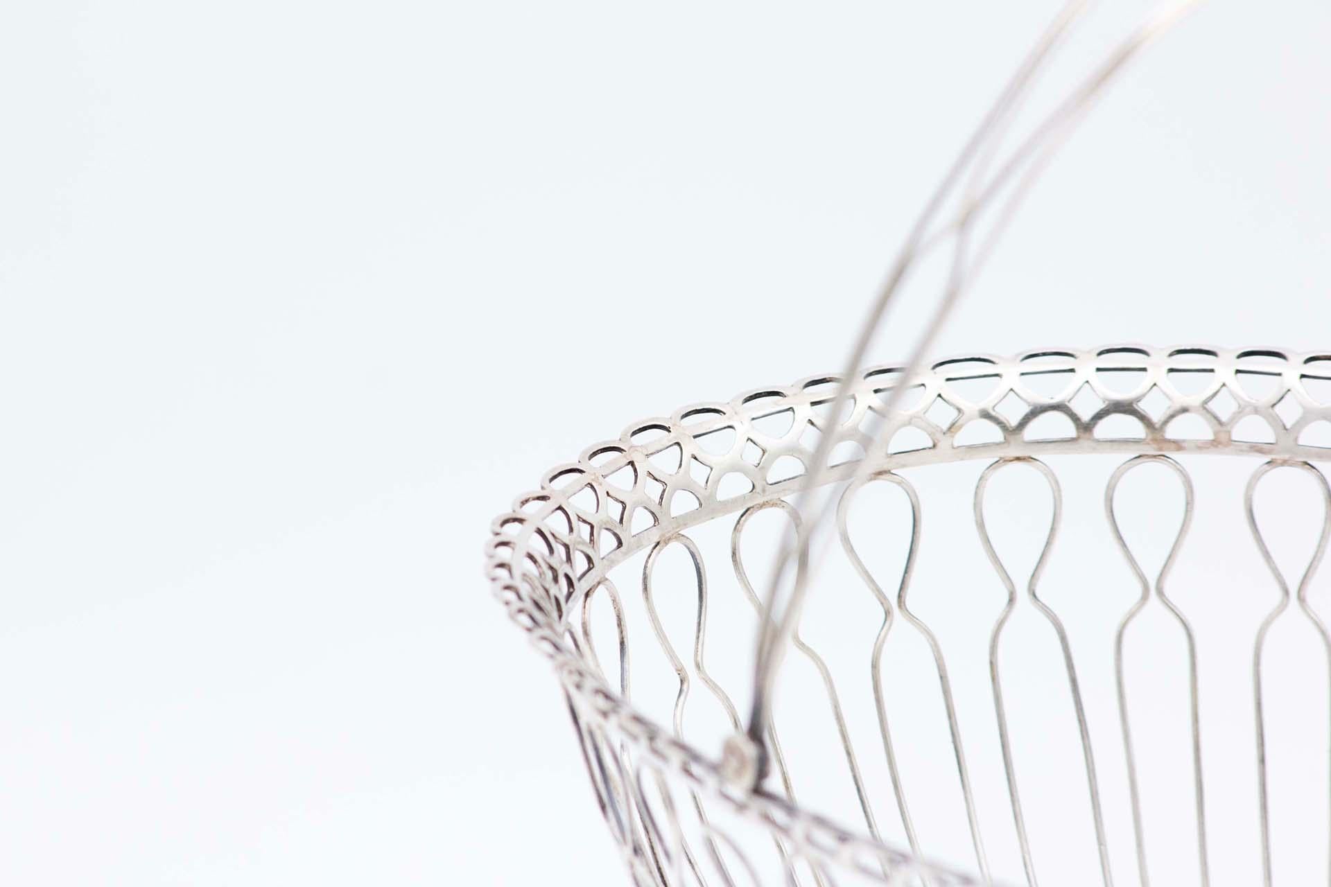 Fruit bowl in silver wire with a basket-shaped wire structure For Sale ...