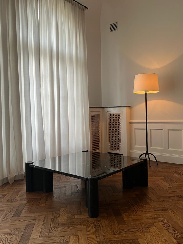 Gae Aulenti, Coffee Table and Design Classic 'Jumbo' in Marquina Marble ...