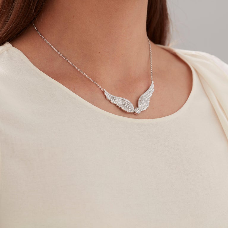 Garrard 'Wings Classic' 1.85cts White Diamond Necklace For Sale at 1stDibs
