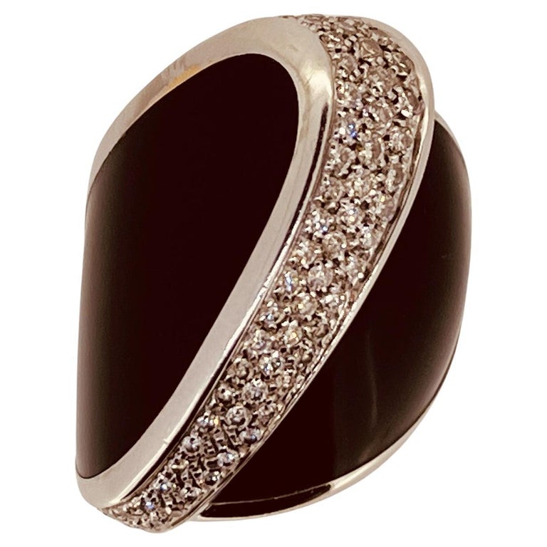 Gavello 18ct White Gold and Black Enamel Ring with a Raised 0.6ct Pave Diamonds For Sale at 1stDibs