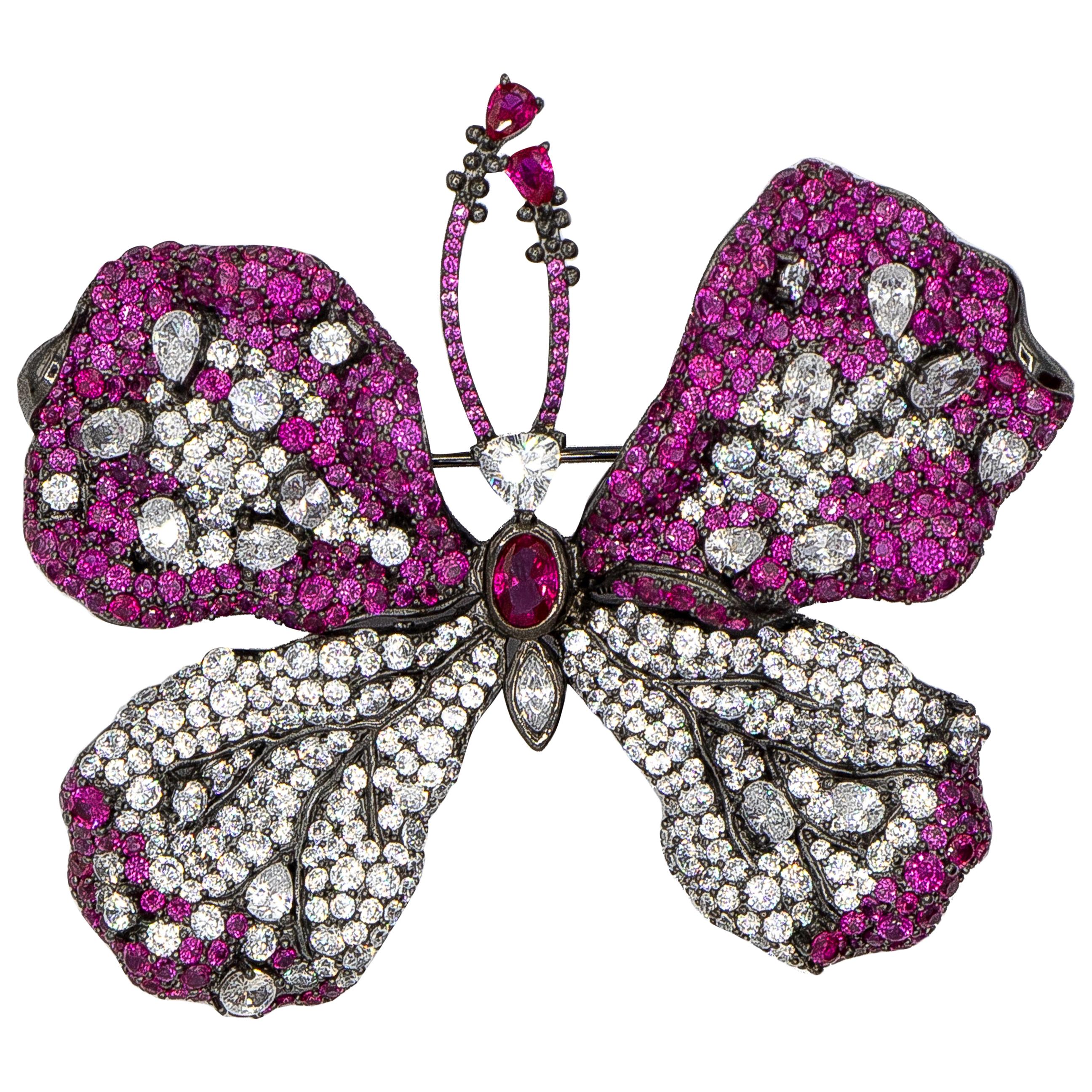 Unique Gem Set 18 Karat Gold Butterfly Brooch For Sale at 1stDibs
