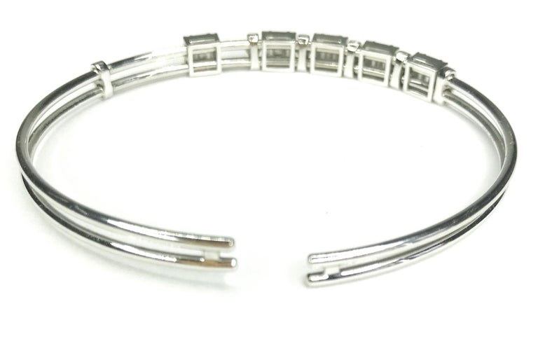 Gemolithos Modern White Gold and Diamond Dancing Bracelet "Move" at 1stDibs