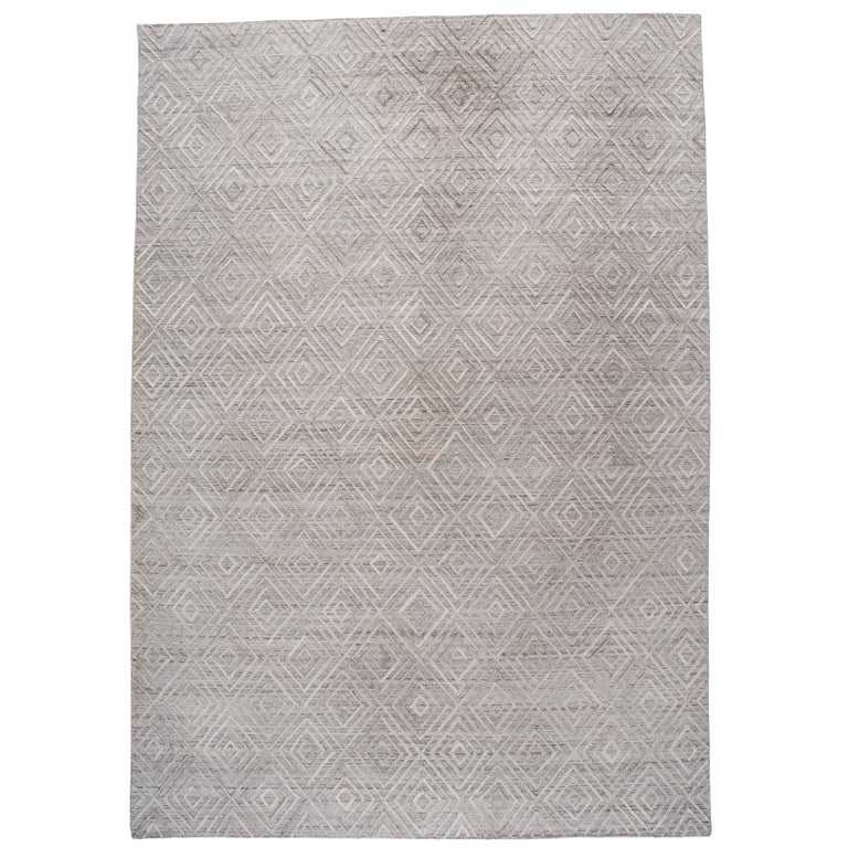 Geometric High Low Contemporary Rug in Taupe For Sale at 1stDibs