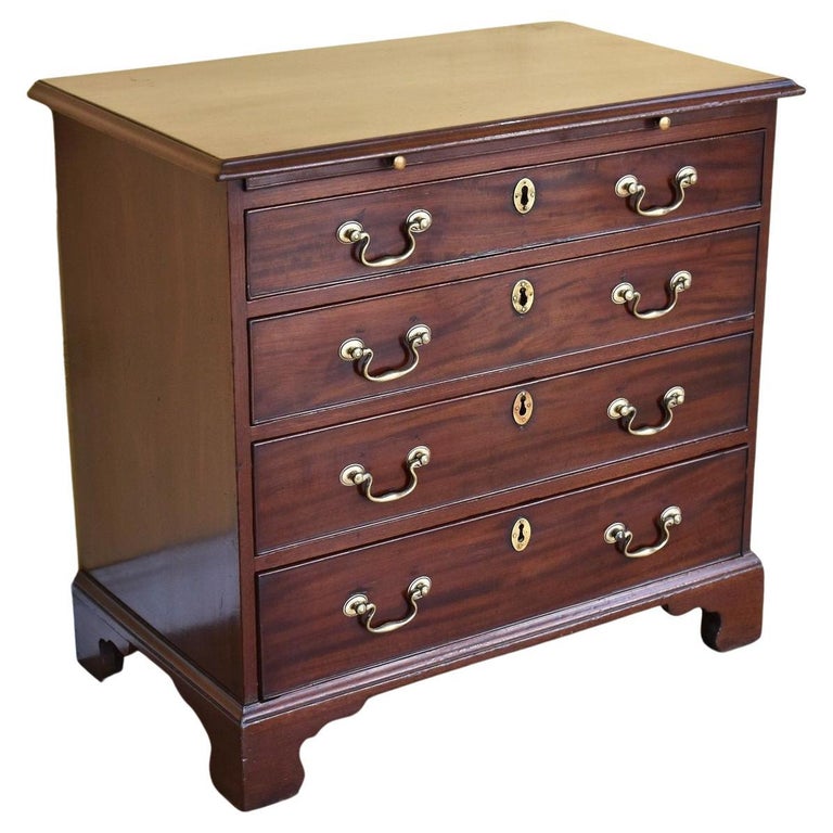 George III Mahogany Chest of Drawers For Sale at 1stDibs