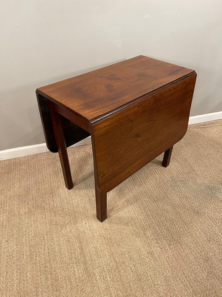 George III Mahogany Gate Leg Drop Leaf Table For Sale at 1stDibs